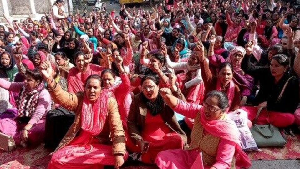 Asha Workers Protest: ..तोपर्यंत आम्ही आझाद मैदान सोडणार नाही; आशा ...