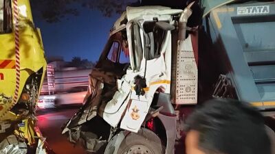 Navale Bridge Accident : पुण्यातील नवले पुलावर भीषण अपघात; डंपर आणि ...