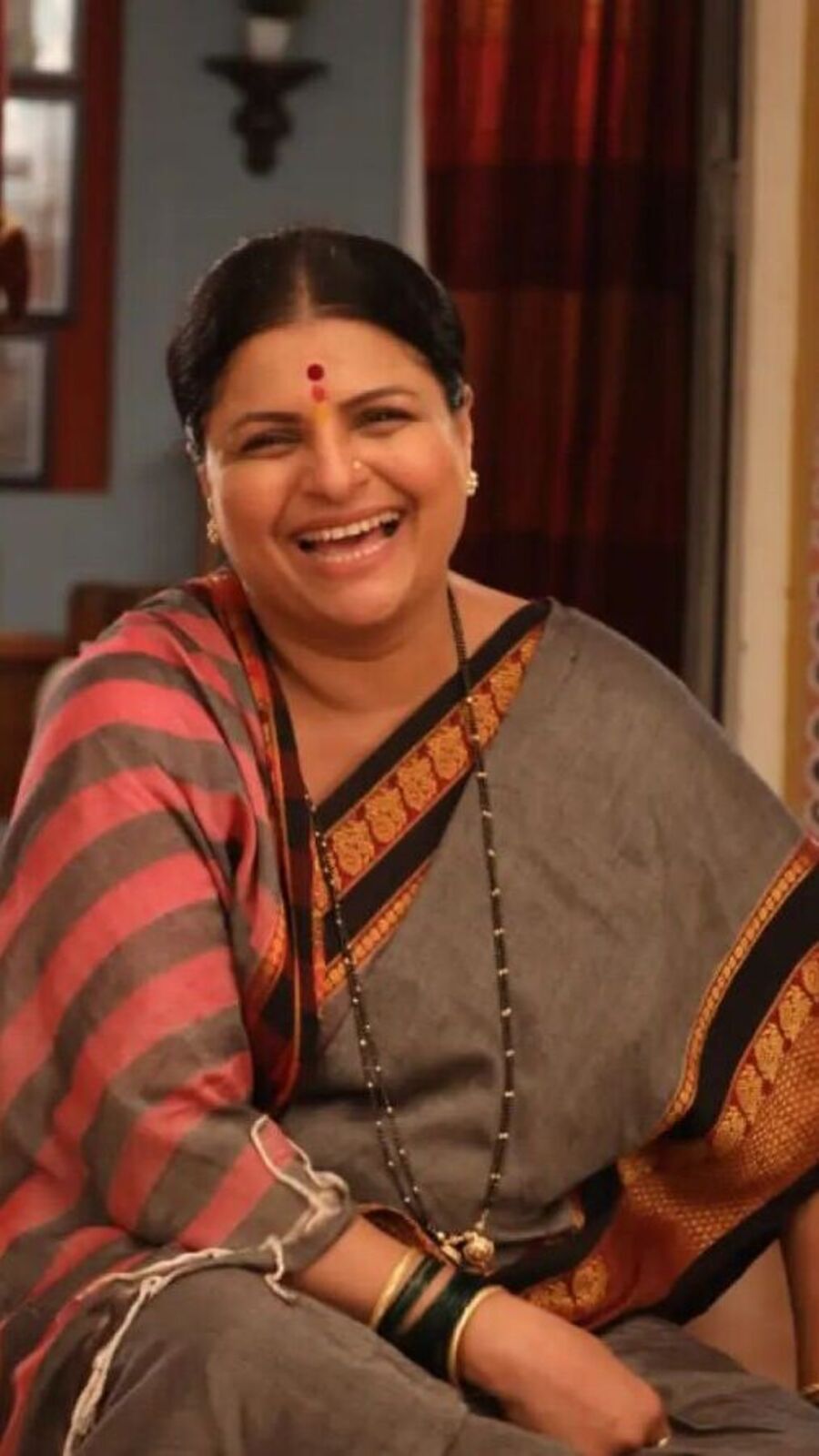 उदरनिर्वाहासाठी लोकांच्या घरी धुणी-भांडी करायच्या सुप्रिया पाठारे!