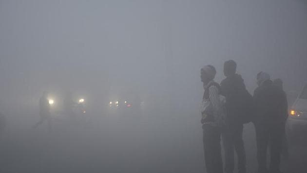 In pics: Season’s first dense fog envelops north India | Latest News ...