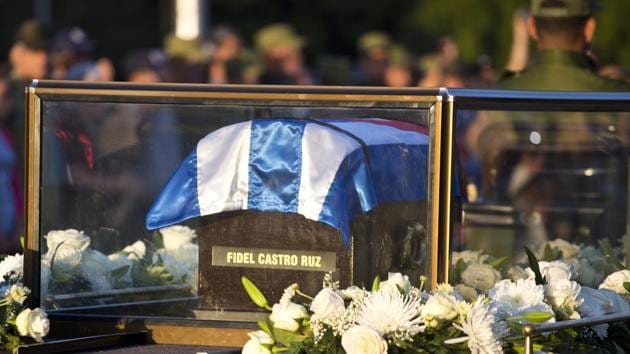 Reunited in death: Fidel Castro’s remains rest at Che Guevara mausoleum ...