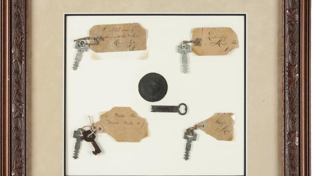 Thomas Edison’s door key to laboratory, 5 lightbulbs to go under the ...
