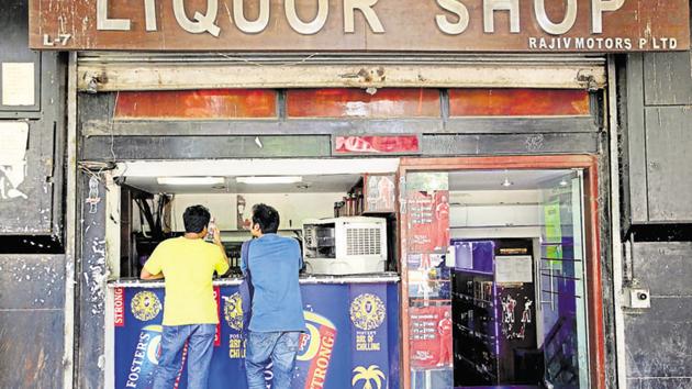 Delhi govt directs liquor stores to display MRPs to avoid confusion ...