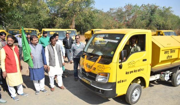 Eye on survey rank, Bhopal civic body launches garbage vans | Hindustan ...