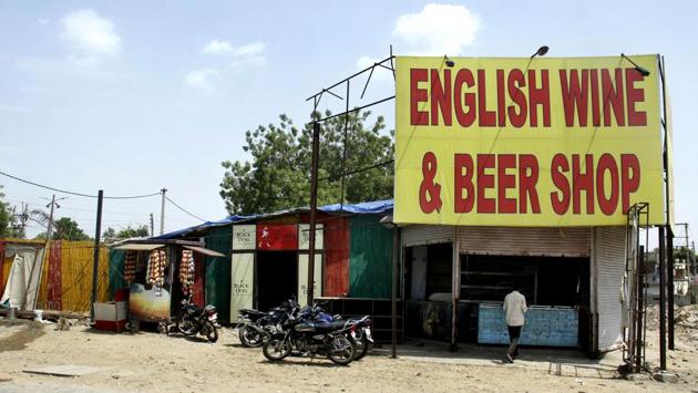 109 held in crackdown on public drinking | Hindustan Times