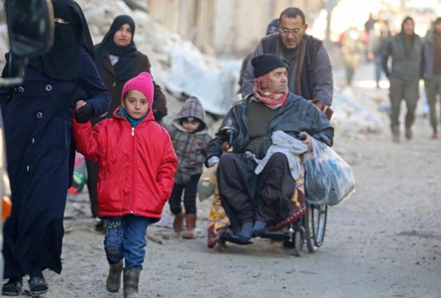 Aleppo evacuation suspended leaving thousands trapped | World News