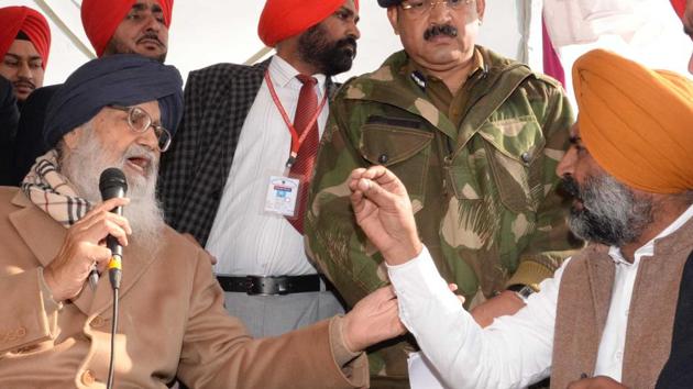 Pargat Singh barges into CM Badal’s show, confronts him | Hindustan Times