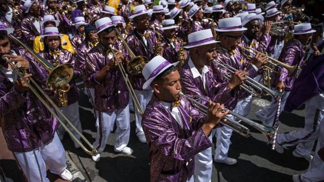 Music, dance and Parade: Capetonians celebrate the traditional second ...
