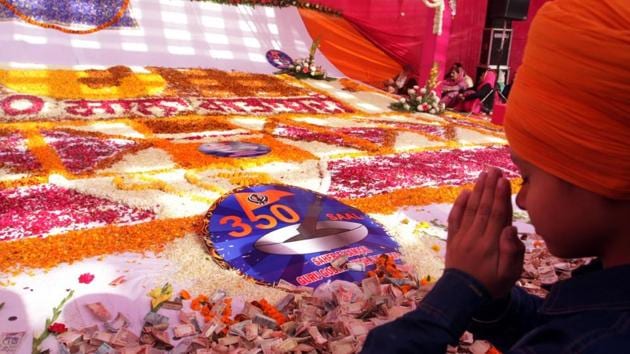 In pics: Guru Gobind Singh’s 350th birth anniversary celebrated | Hindustan Times