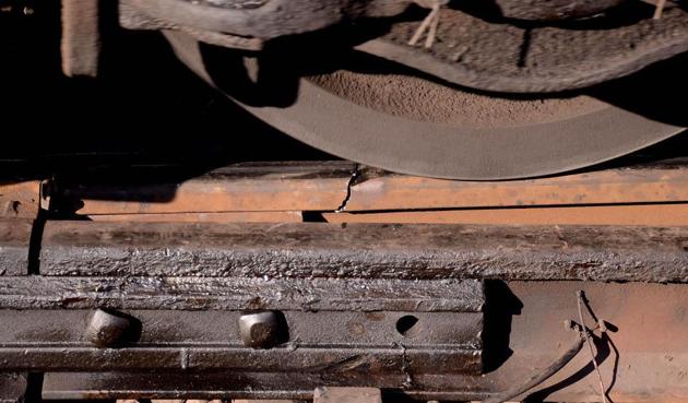 Rail fracture on CR affects services for 30 mins | Mumbai news ...