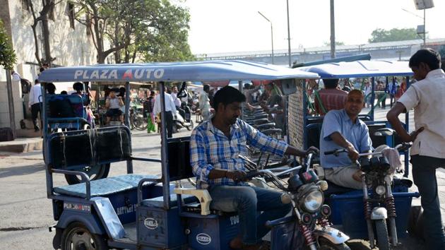 Delhi metro to use e-rickshaws for last-mile connectivity | Latest News ...