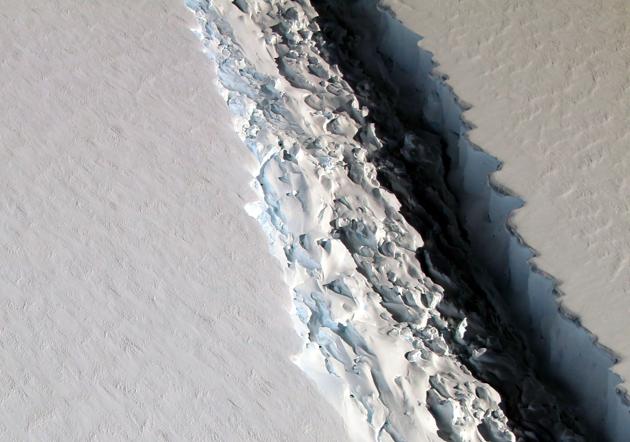 Huge Antarctic ice block set to break off as sea temperatures continue ...