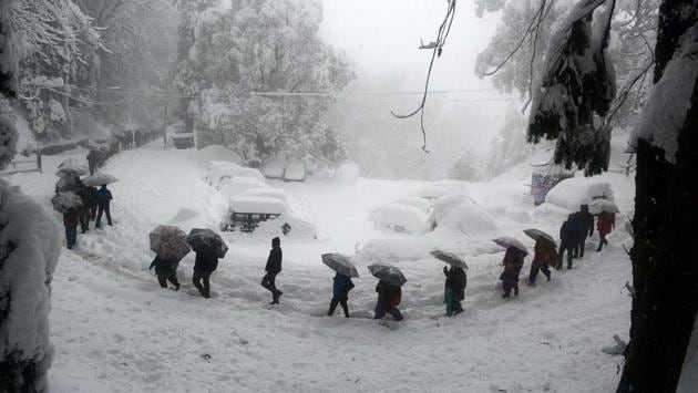Frozen: Heavy snowfall paints Shimla white | Hindustan Times