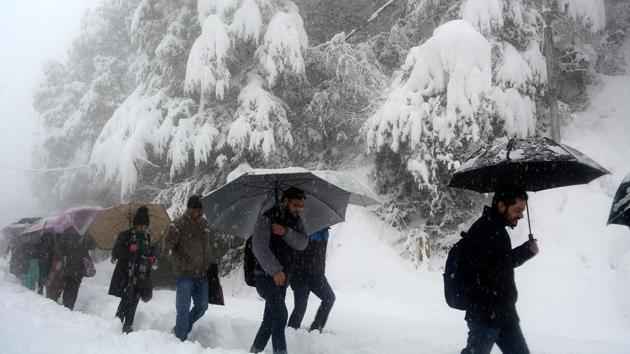 Frozen: Heavy snowfall paints Shimla white | Hindustan Times