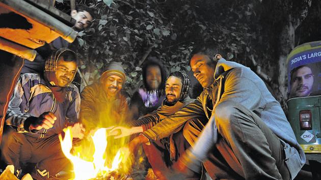 Cold winds sweep Gurgaon as residents shiver | Hindustan Times