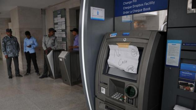 Gurgaon: Banks supplied more cash but most ATMs still empty | Hindustan ...