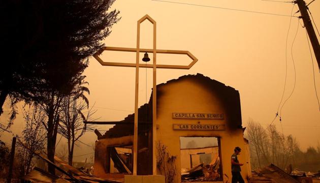 Aftermath of the inferno: Deadly wildfire razes entire town in Chile ...