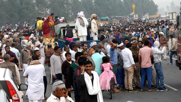 Jat quota agitation: Protesters lay siege to NH-71A, cops divert ...