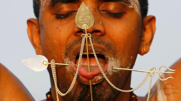 Pierced prayers: Hindus gather in Malaysia, Singapore for Thaipusam ...