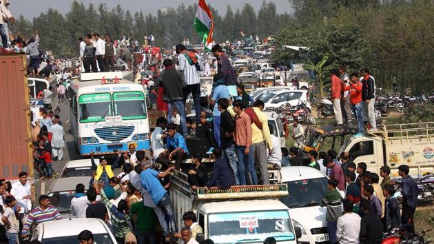 Jat quota agitation: Protesters defy restrictions, clog NH-­71 in ...