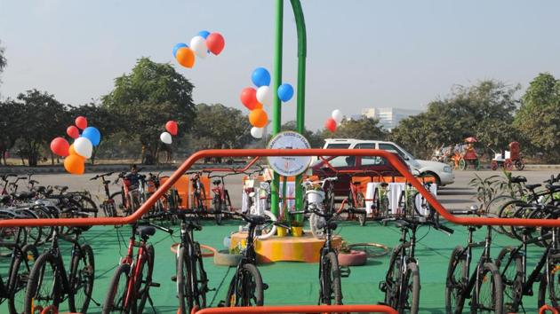 Gurgaon: Car parking makes way for cycle stand in Sector 29 | Hindustan ...