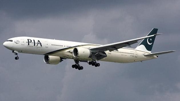 Pakistani airliner flies to Saudi Arabia with passengers standing in ...