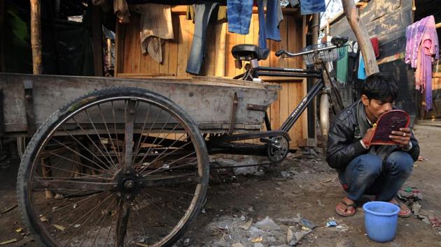 In pictures: A day in the life of slum dwellers | Hindustan Times