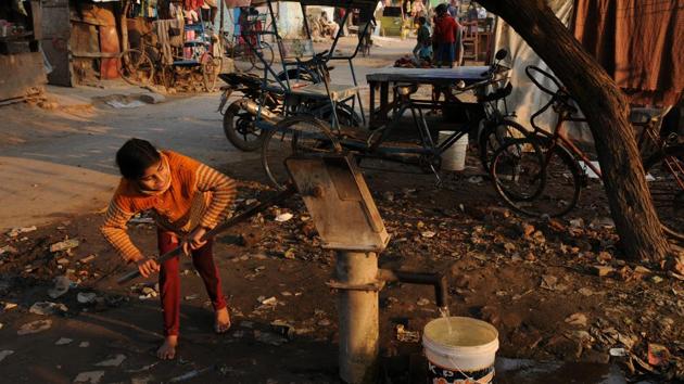 In pictures: A day in the life of slum dwellers | Hindustan Times