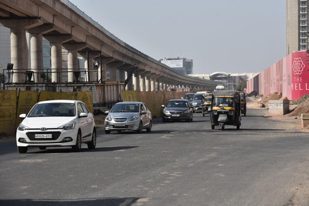 Gurgaon Golf Course Road repair eases snarls | Hindustan Times