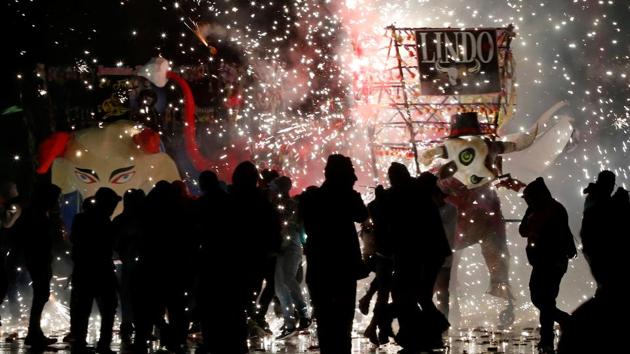 Festival of fire: Mexican town celebrates San Juan de Dios | Hindustan ...