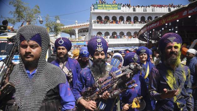 Punjab’s Hola Mohalla: Traditional Sikh Nihang soldiers display valour ...