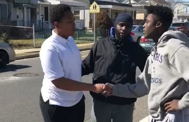 Man stops fight between two teenagers, video goes viral: Watch what he ...