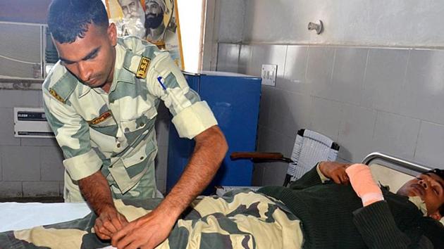 Six BSF men injured in mortar firing incident in Jharkhand | Hindustan ...