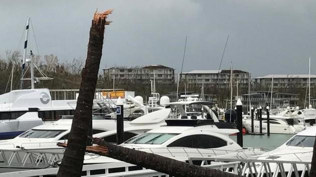 Cyclone Debbie brings chaos, deaths feared in Australia | Hindustan Times