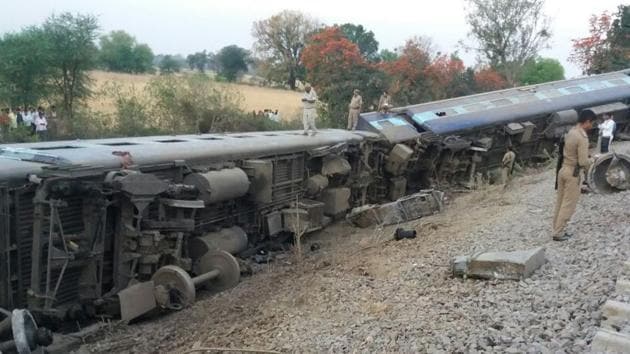 Crack on railway track may have led to derailment of Mahakaushal ...