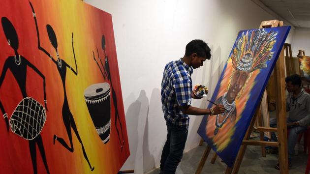 Tribal artists from Odisha display traditional art forms | Hindustan Times