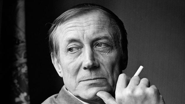 Acclaimed Russian poet Yevgeny Yevtushenko dies in Oklahoma | World News