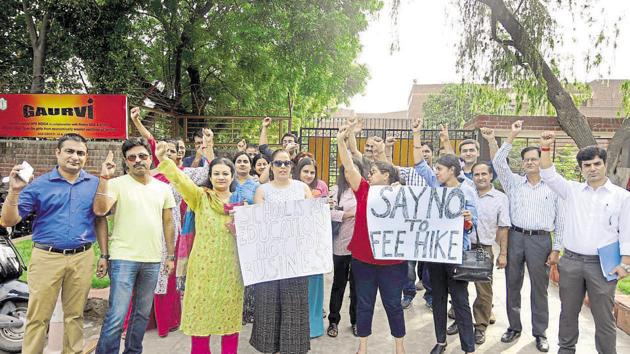 Kids caught in the middle of fee hike tussle in Noida | Hindustan Times