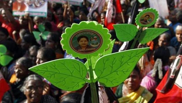 EC gives AIADMK factions more time to prove their claims | India News