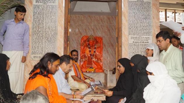 Muslim women in Varanasi recite Hanuman chalisa seeking end to triple ...