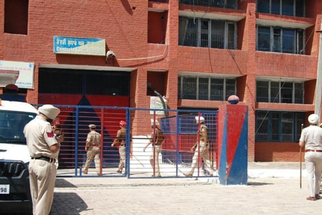 Four inmates assault DSP in Gurdaspur central jail | Hindustan Times