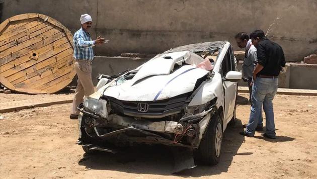 Honda city accident: Commuters careless about overloading, safety belts ...
