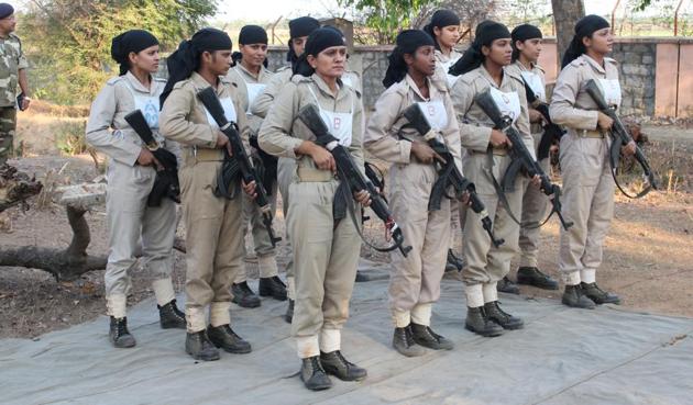 Delhi Metro: Women commandos who can fight terror suspects with pens ...