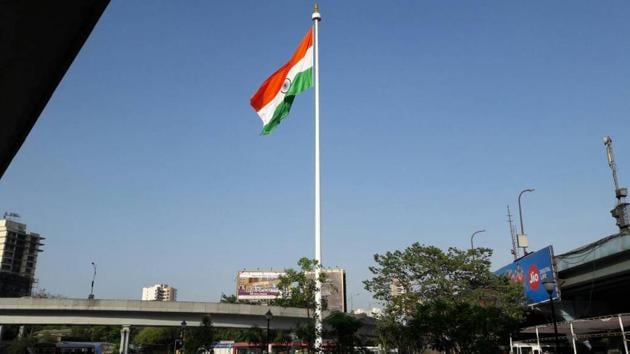 100-foot-tall national flag now flies high in this Mumbai suburb ...