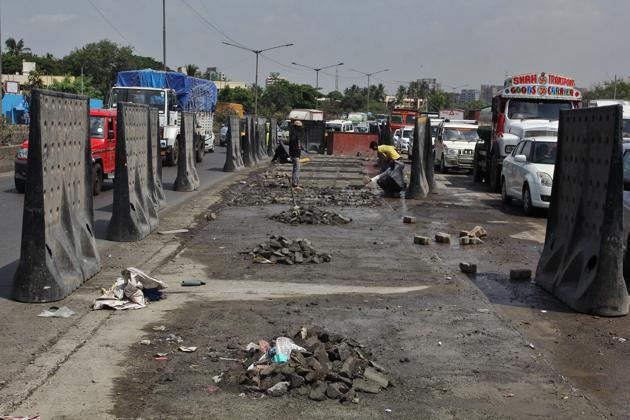 HT Monsoon Audit: Bumpy ride, unfilled potholes, uneven patches on ...