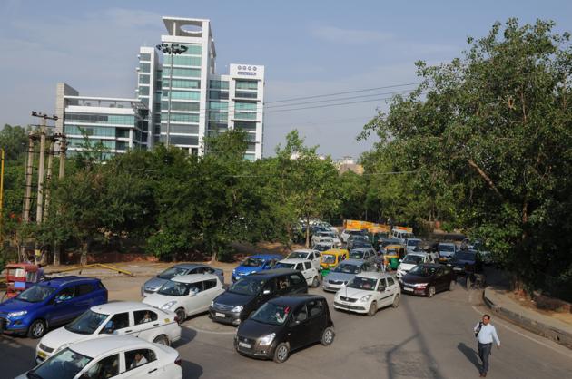 Gurgaon: Expansion of service lane eases traffic flow on expressway ...