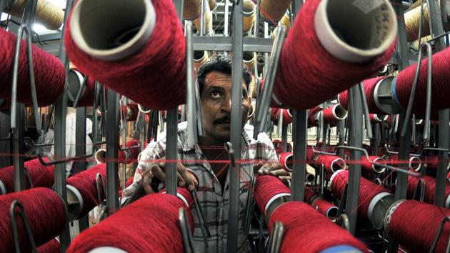 In pics: A glimpse inside carpet weaving factory in Jammu | Hindustan Times