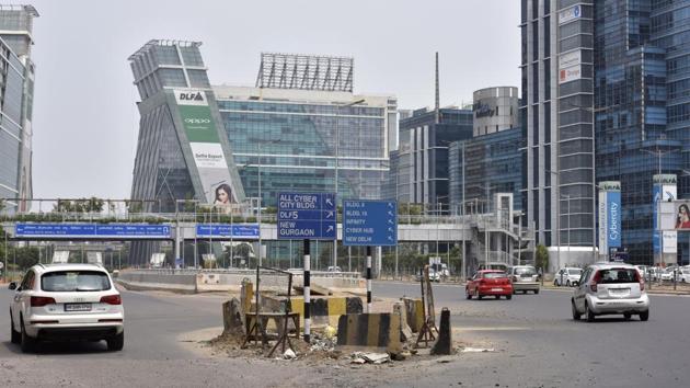 Gurgaon: Poor signage confuses commuters at Cyber City - Hindustan Times