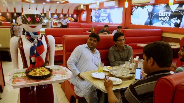 Robot waitress draws customers to Pakistani pizza joint | World News