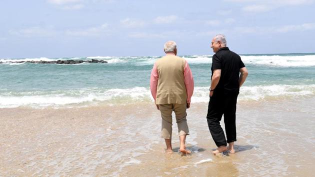 PHOTOS: PM Modi and new buddy Netanyahu on a stroll by the beach ...